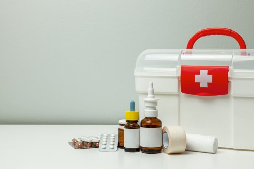 Daftar Alat dan Obat-Obatan yang Wajib Ada di Kotak P3K Anda ...